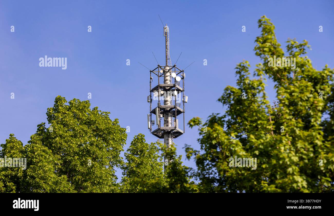 02.05.2025, Deutschland, auf dem Foto ein Funkmast für den Mobilfunk ...