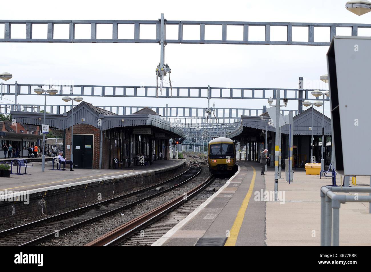 "165101" in platform 3 of Didcot Parkway Station Stock Photo - Alamy