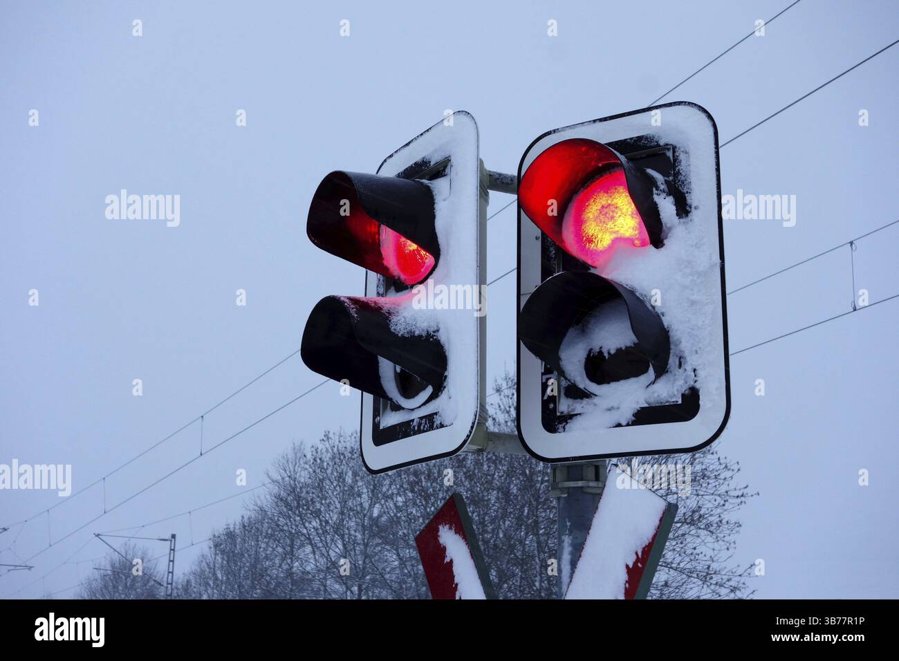 Warning light, level crossing Stock Photo - Alamy