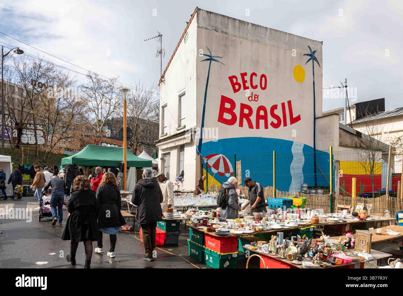 Paul bert paris flea hi-res stock photography and images - Alamy