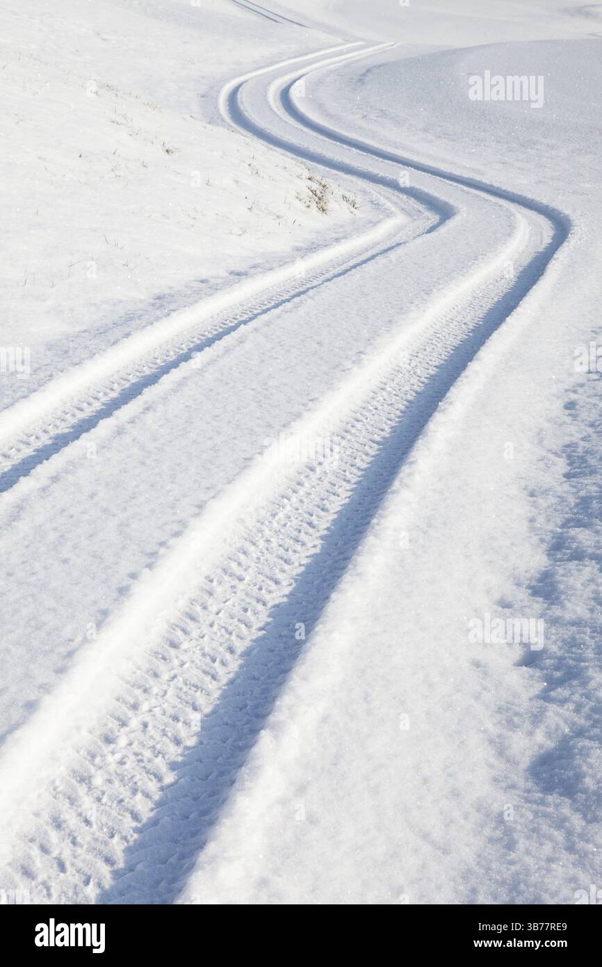 Road winter track hi-res stock photography and images - Alamy
