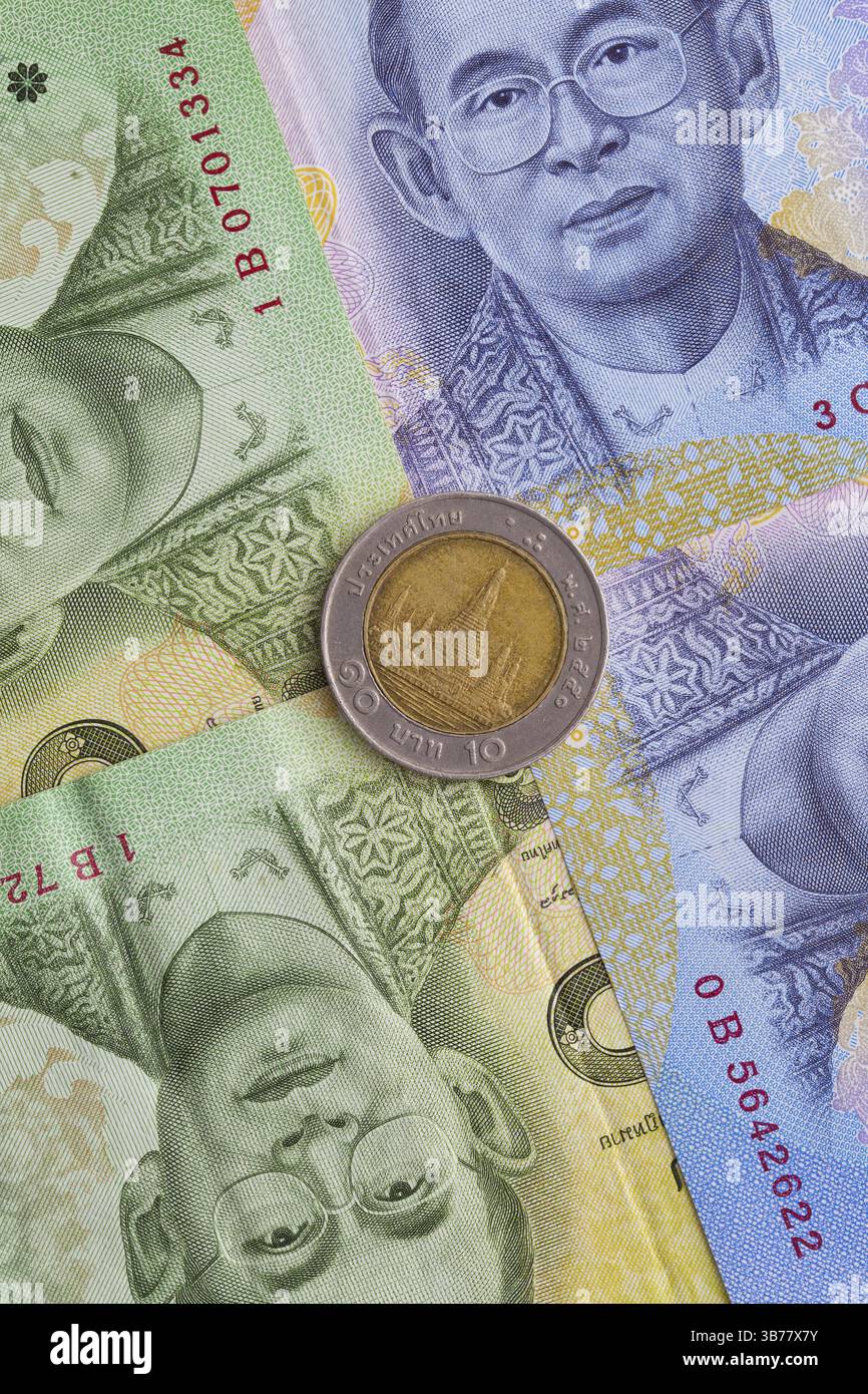 Detail of banknote and coin of Thai Baht of Thailand Stock Photo - Alamy