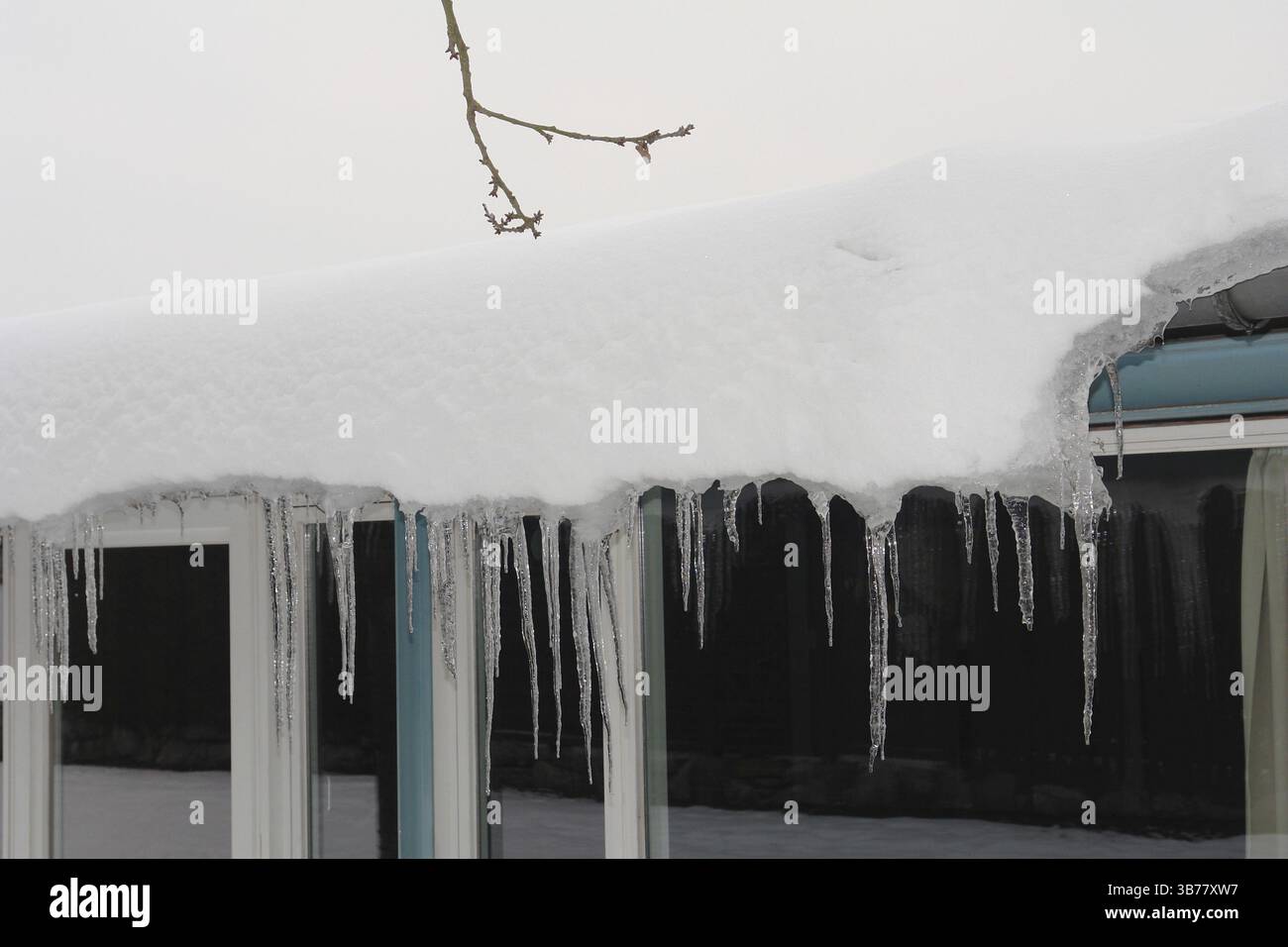Icicle edges hi-res stock photography and images - Alamy