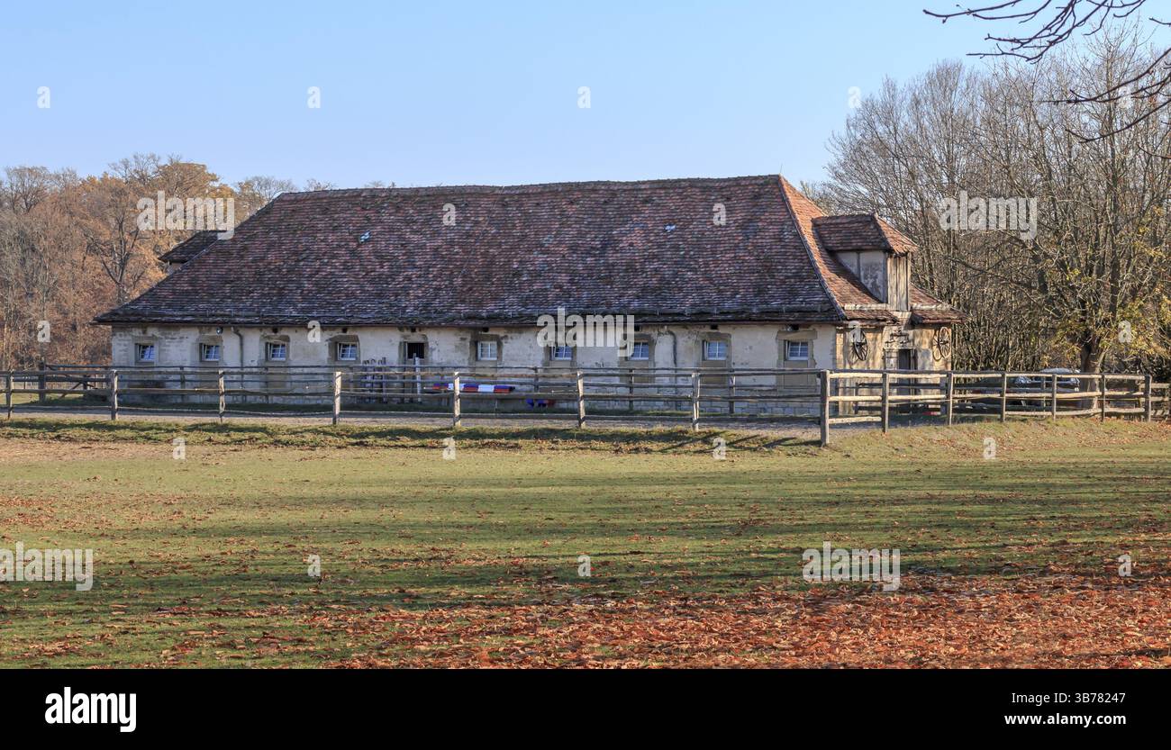 Open air building hi-res stock photography and images - Alamy