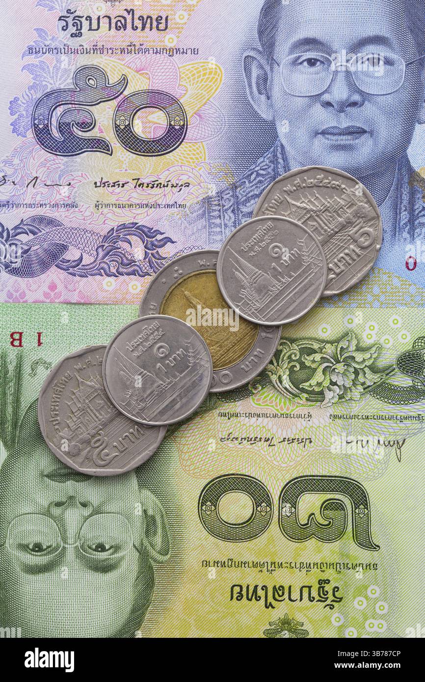 Detail of banknote and coin of Thai Baht of Thailand Stock Photo - Alamy