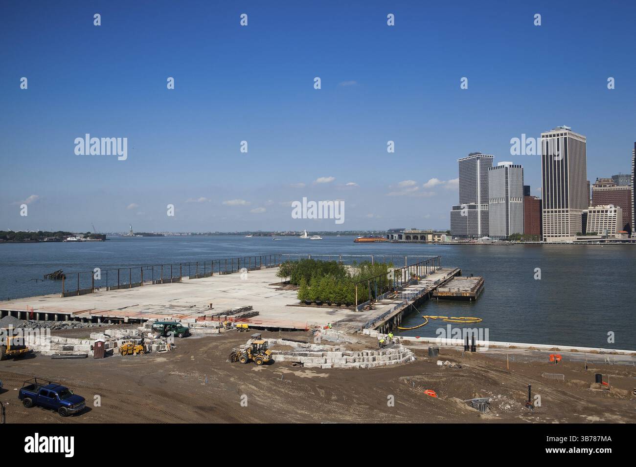 Manhattan skyline from promenade on Brooklyn side - New York, NYC Stock ...