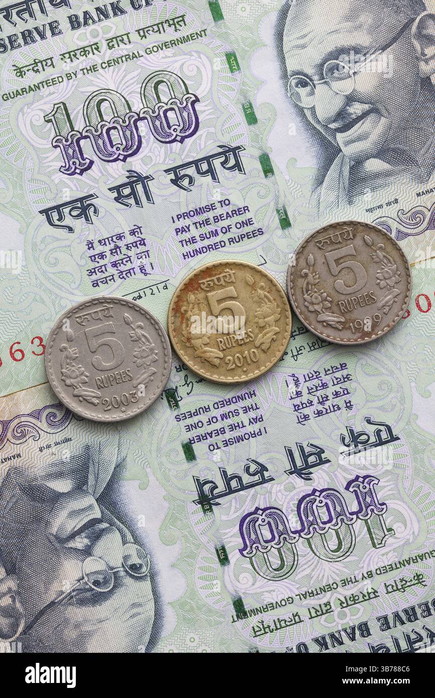 Different banknotes and coins of Indian Rupee Stock Photo - Alamy