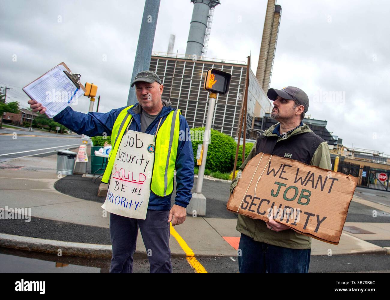 Pratt & Whitney employees hold signs while picketing at the Main Street ...