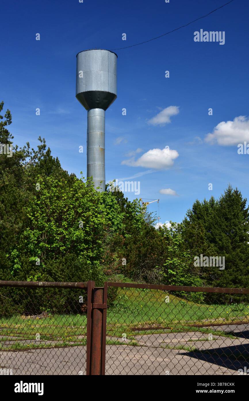 Metal water tower hi-res stock photography and images - Alamy