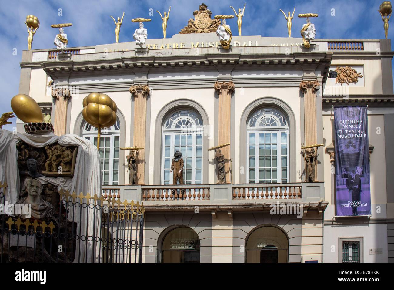 Fachada y entrada principal hi-res stock photography and images - Alamy