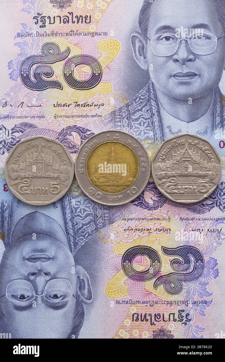 Detail of banknote and coin of Thai Baht of Thailand Stock Photo - Alamy