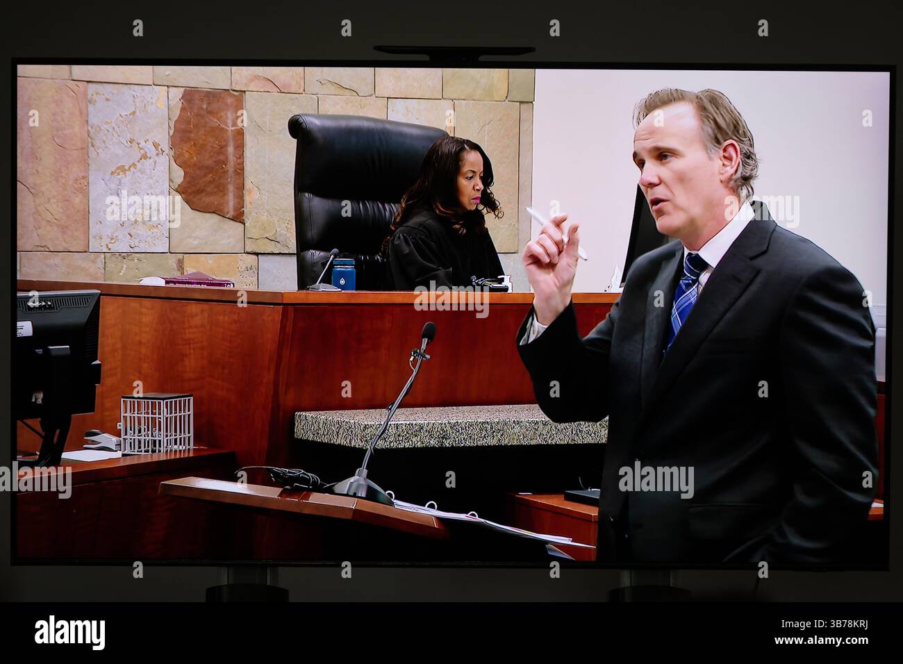 Attorney Matthew Borgula delivers the defense's closing arguments to ...