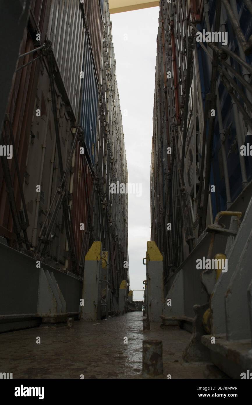 Refrigerated cargo ships hi-res stock photography and images - Alamy