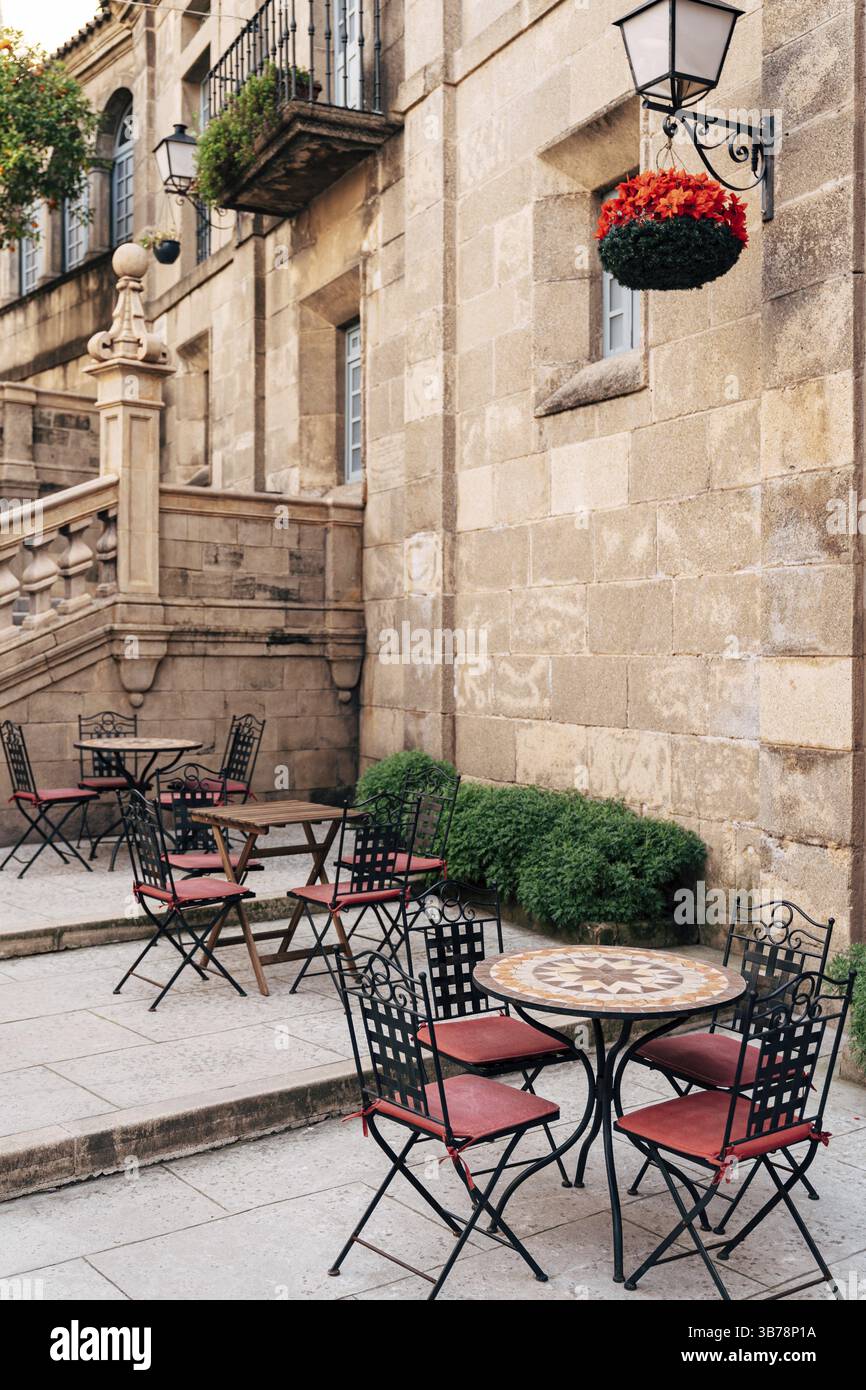 Street cafe in the Spanish Village in Barcelona Stock Photo - Alamy