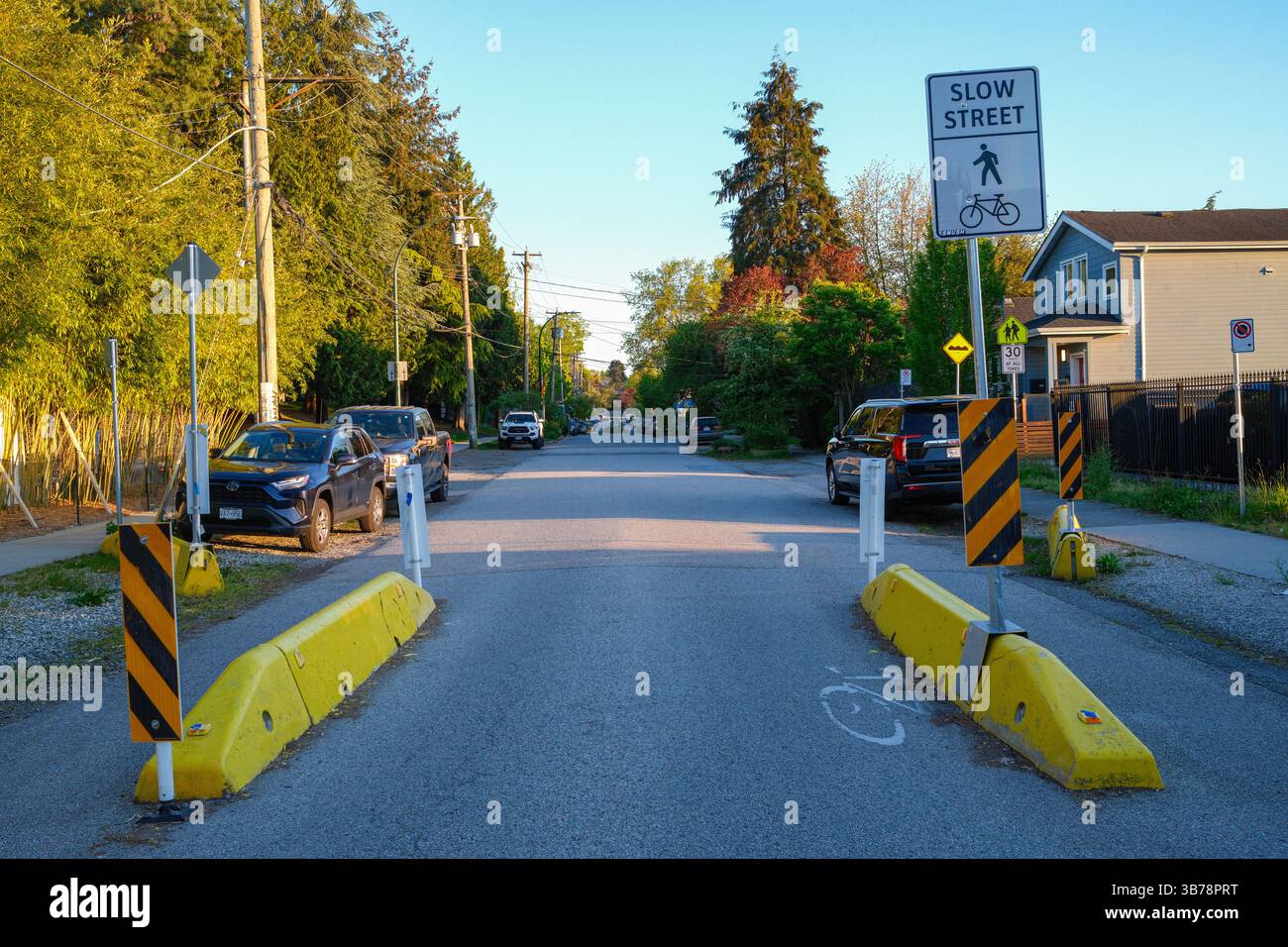 Slow streets sign barrier hi-res stock photography and images - Alamy