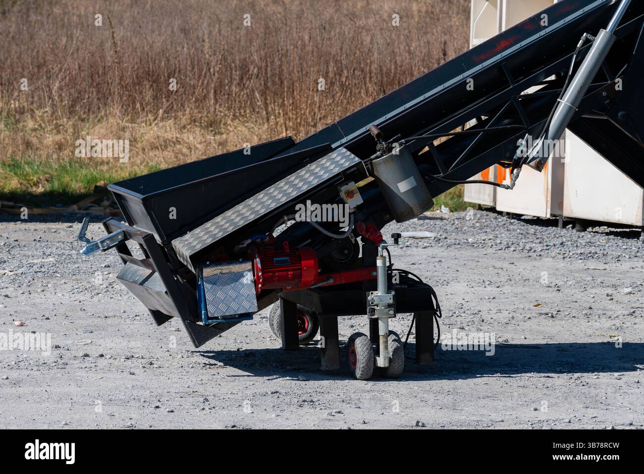 Construction machine tilt mechanism hi-res stock photography and images ...