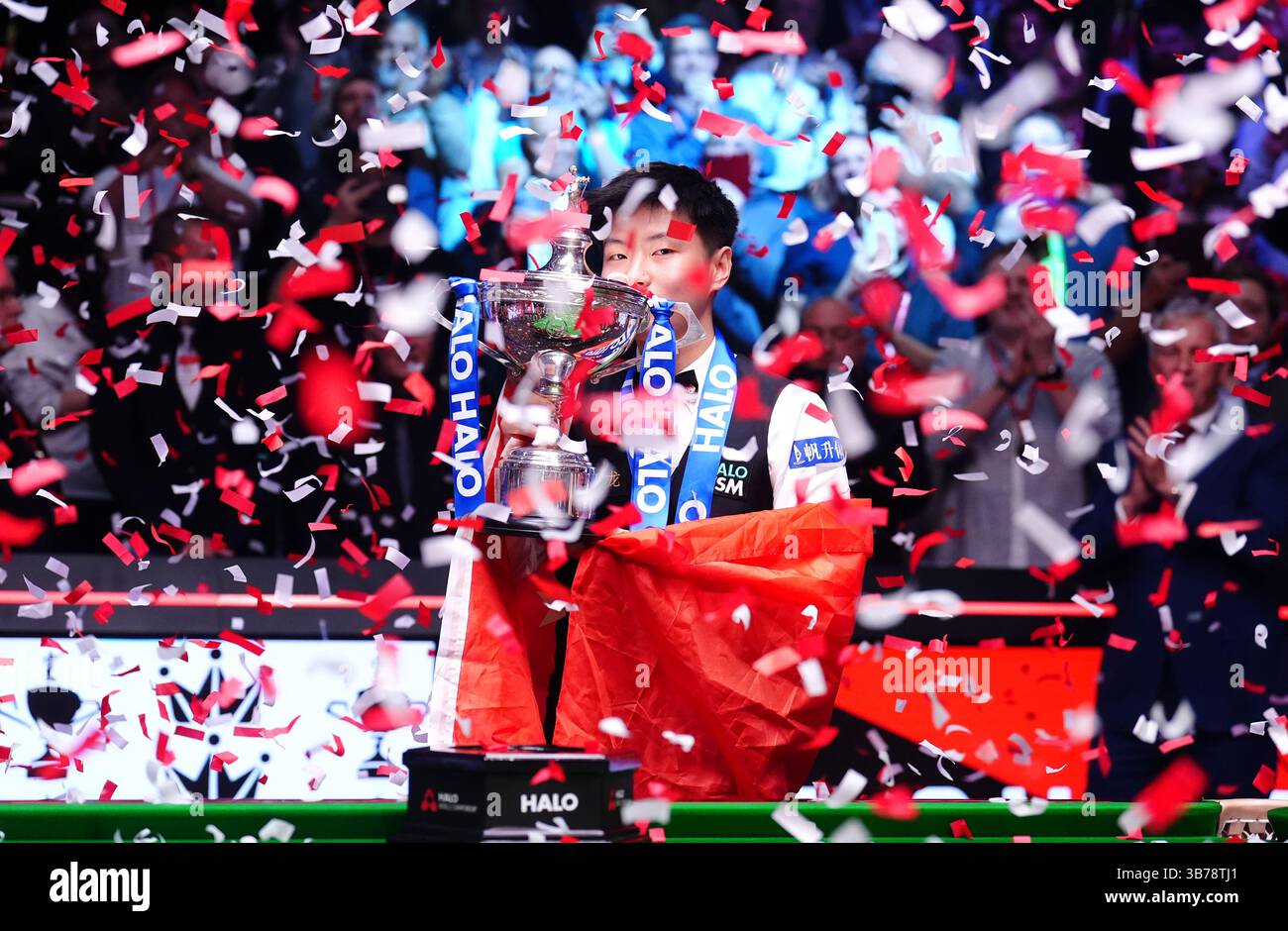 Zhao Xintong kisses the trophy after the final match against Mark ...