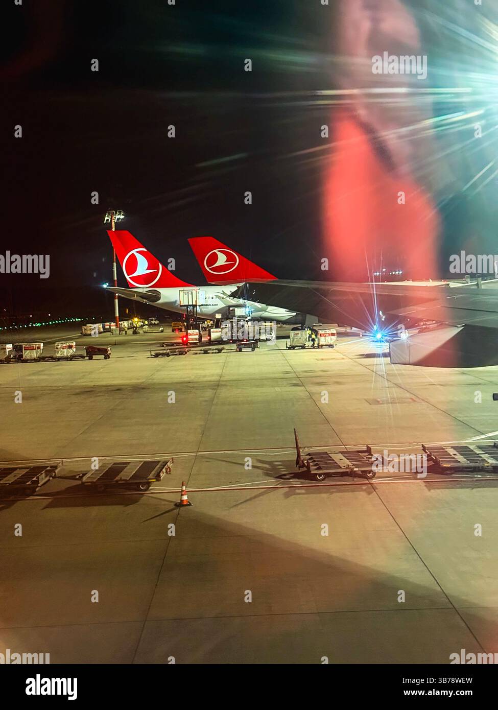 Window view crew loading hi-res stock photography and images - Alamy