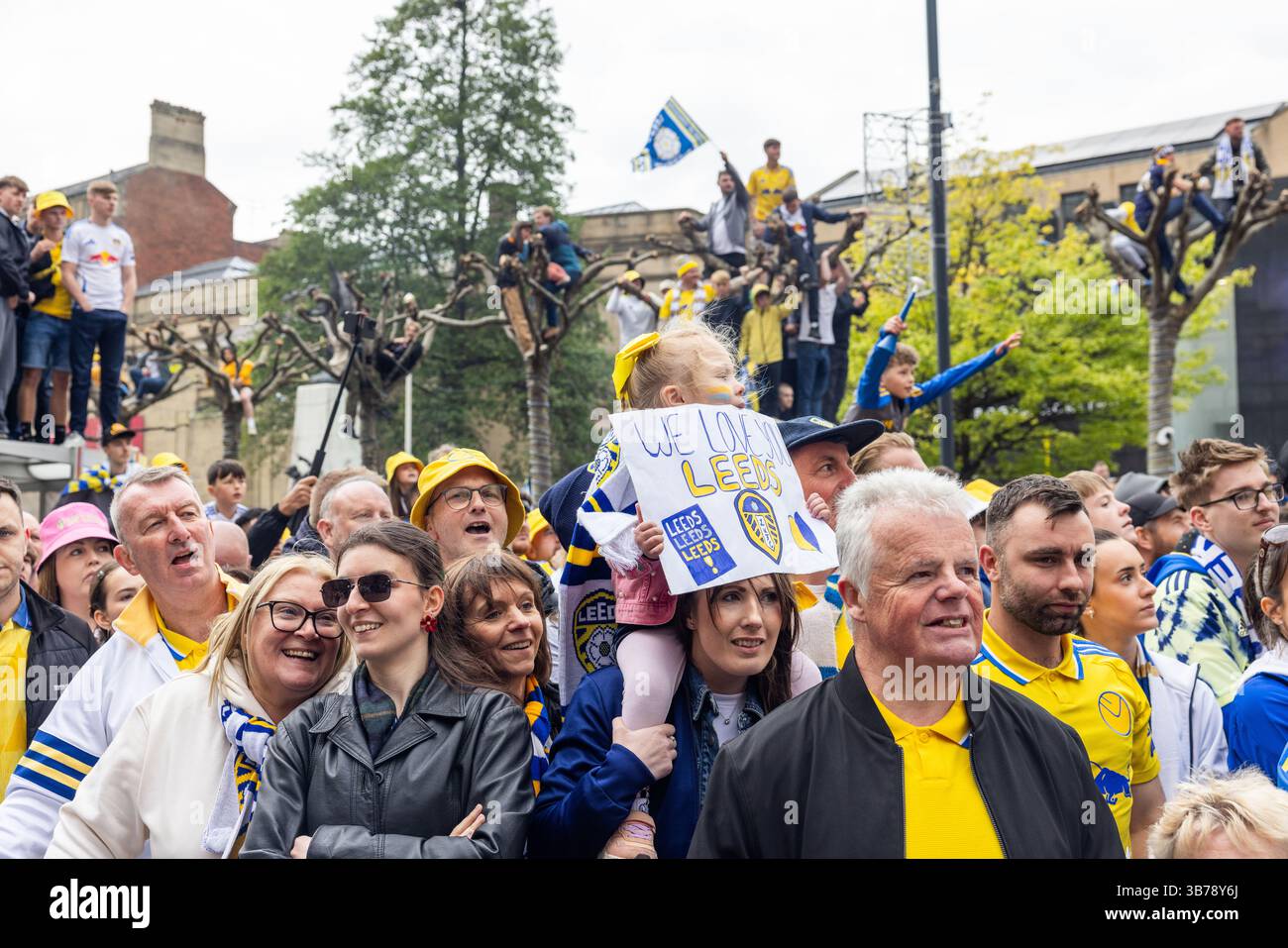 Leeds, UK. 05 MAY, 2025. Fans celebrate in the city center as Leeds ...