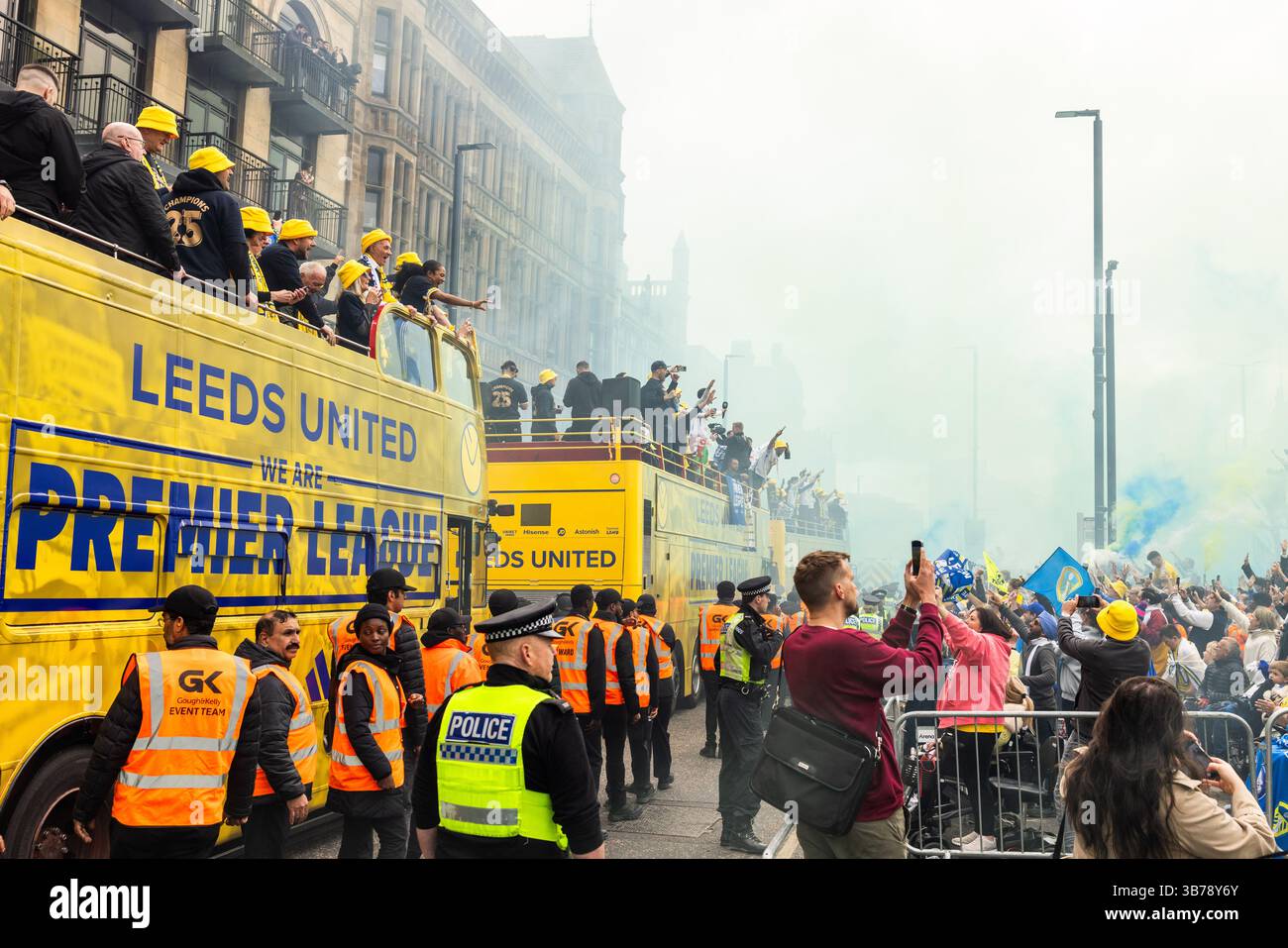 Leeds, UK. 05 MAY, 2025. Bus makes its way past the art gallery as ...