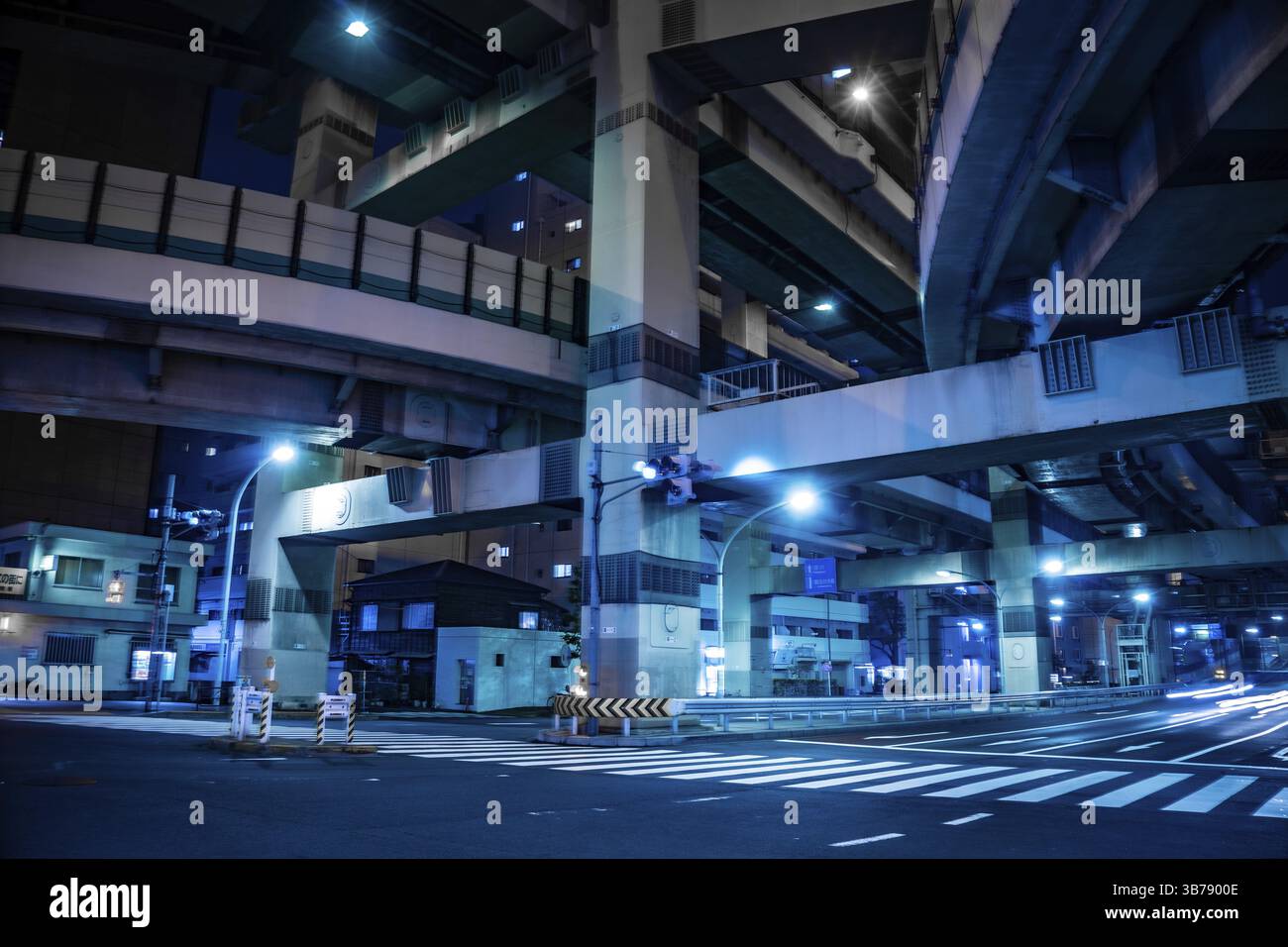 Deserted nighttime area hi-res stock photography and images - Alamy