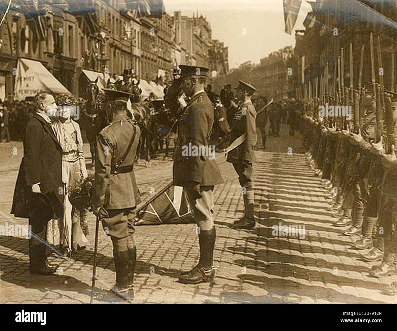 Troops of the parliament hi-res stock photography and images - Alamy