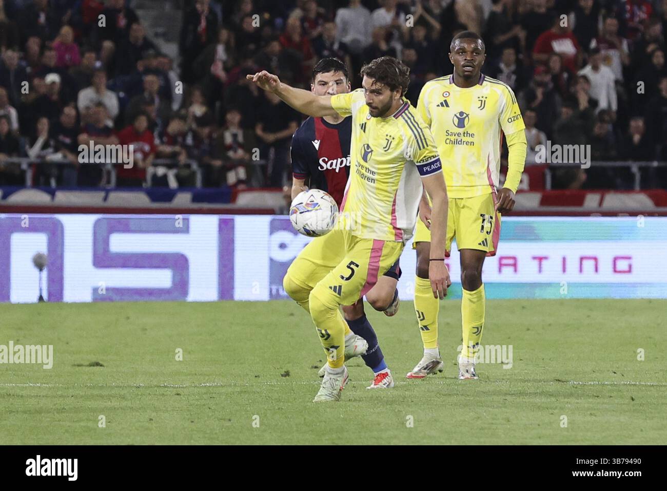 Bologna, Italy. 05th May, 2025. Manuel Locatelli of Juventus FC play ...