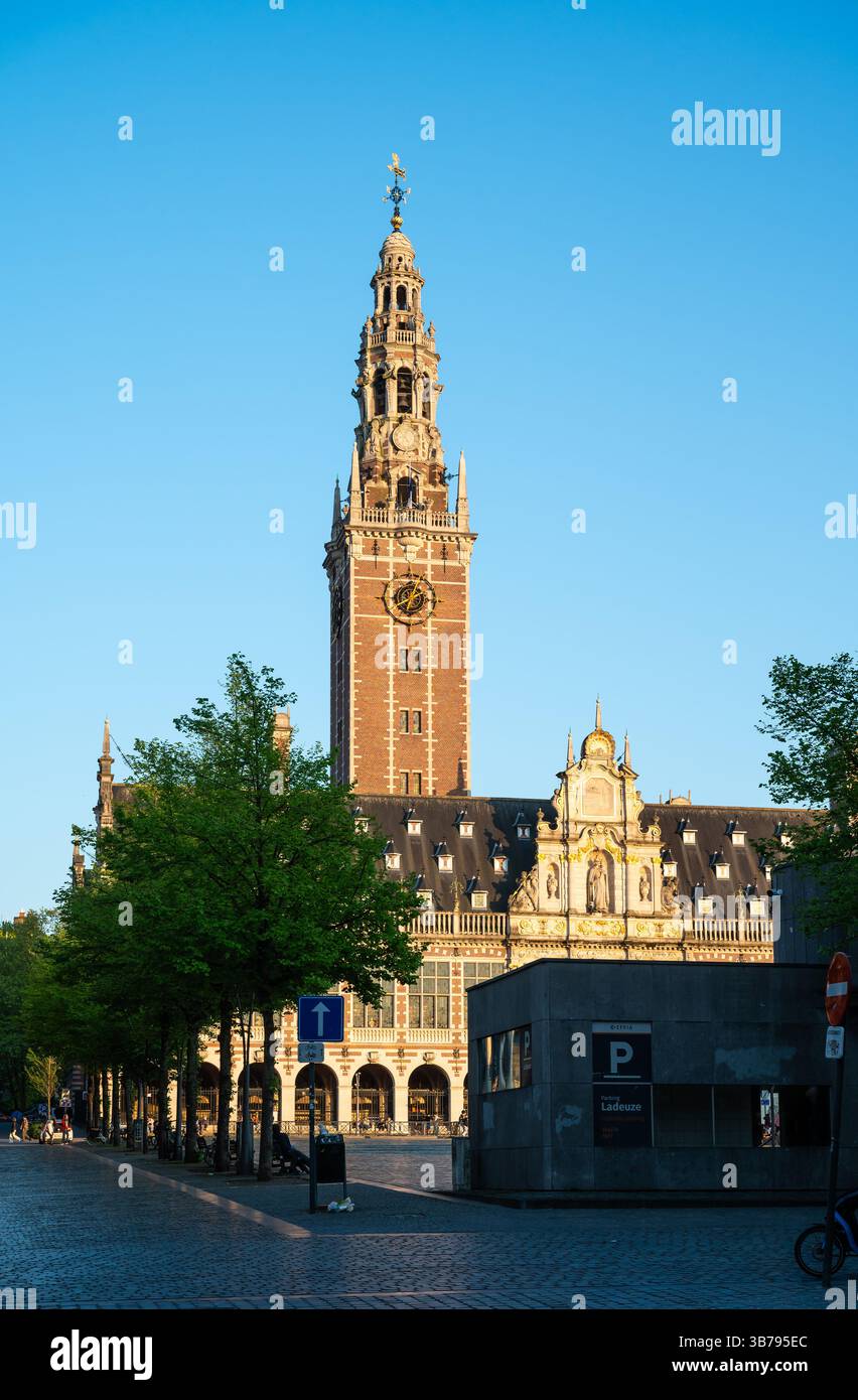 The Monseigneur Ladeuze Square with the monumental university library ...