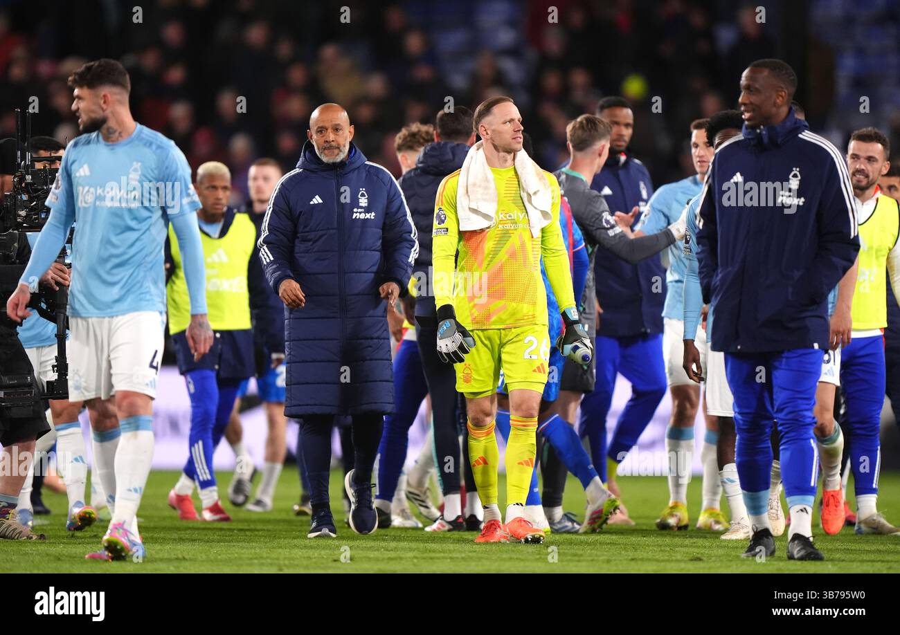 Nottingham Forest manager Nuno Espirito Santo (centre left) with ...