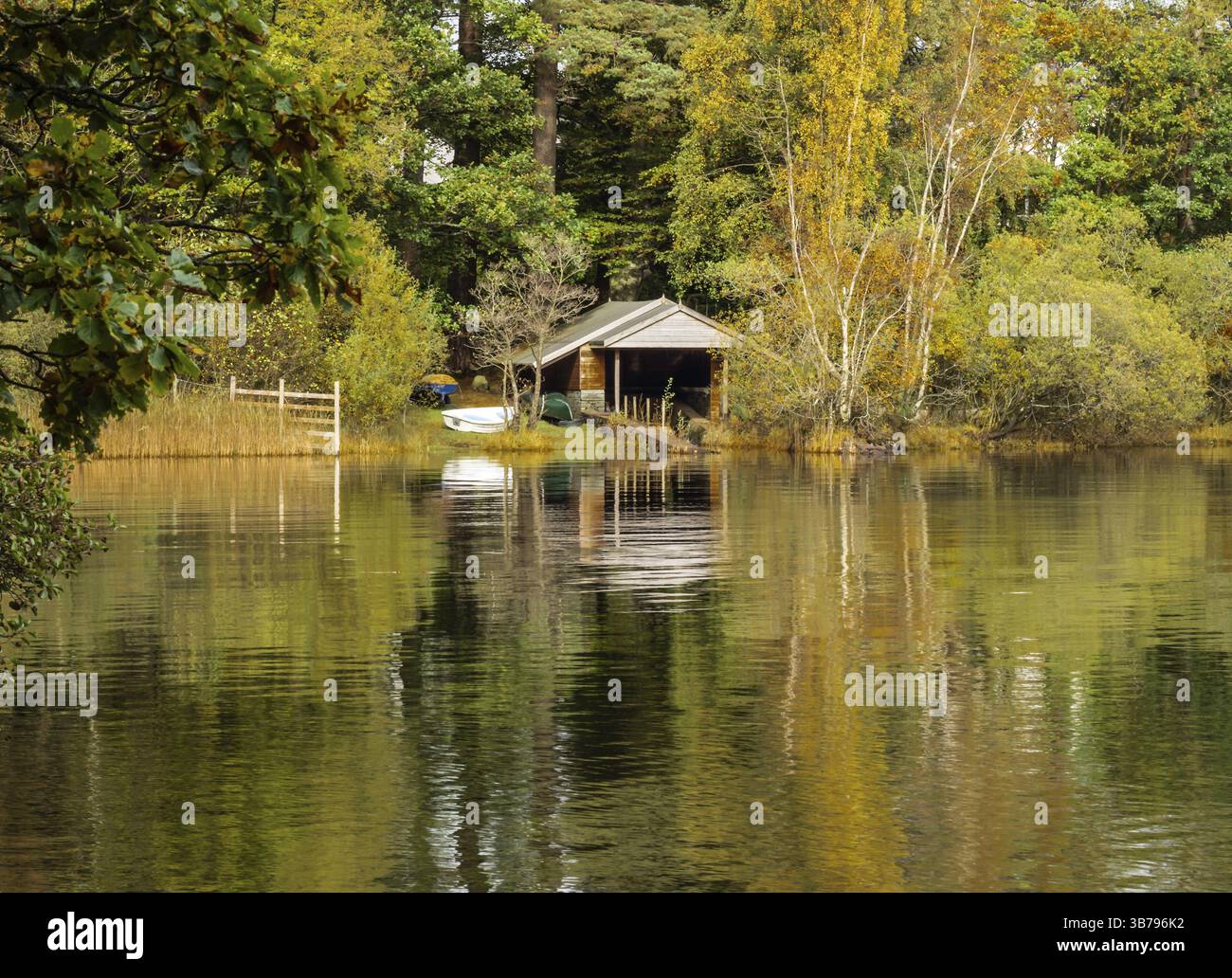 Derwentwater - Manesty Park - Boathouse Stock Photo - Alamy
