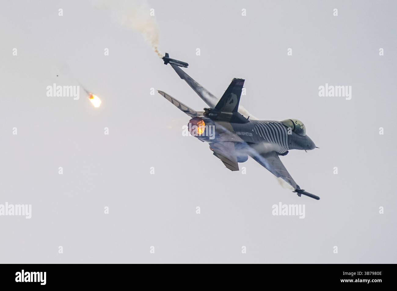 CANAKKALE, TURKIYE - APRIL 24, 2025: SOLOTURK, Turkish Air Force ...