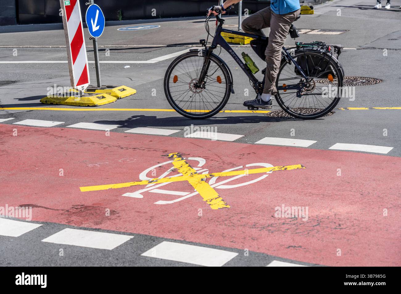 Temporär gesperrter Radweg, Radspur, wegen Bauarbeiten, Wuppertal, NRW ...