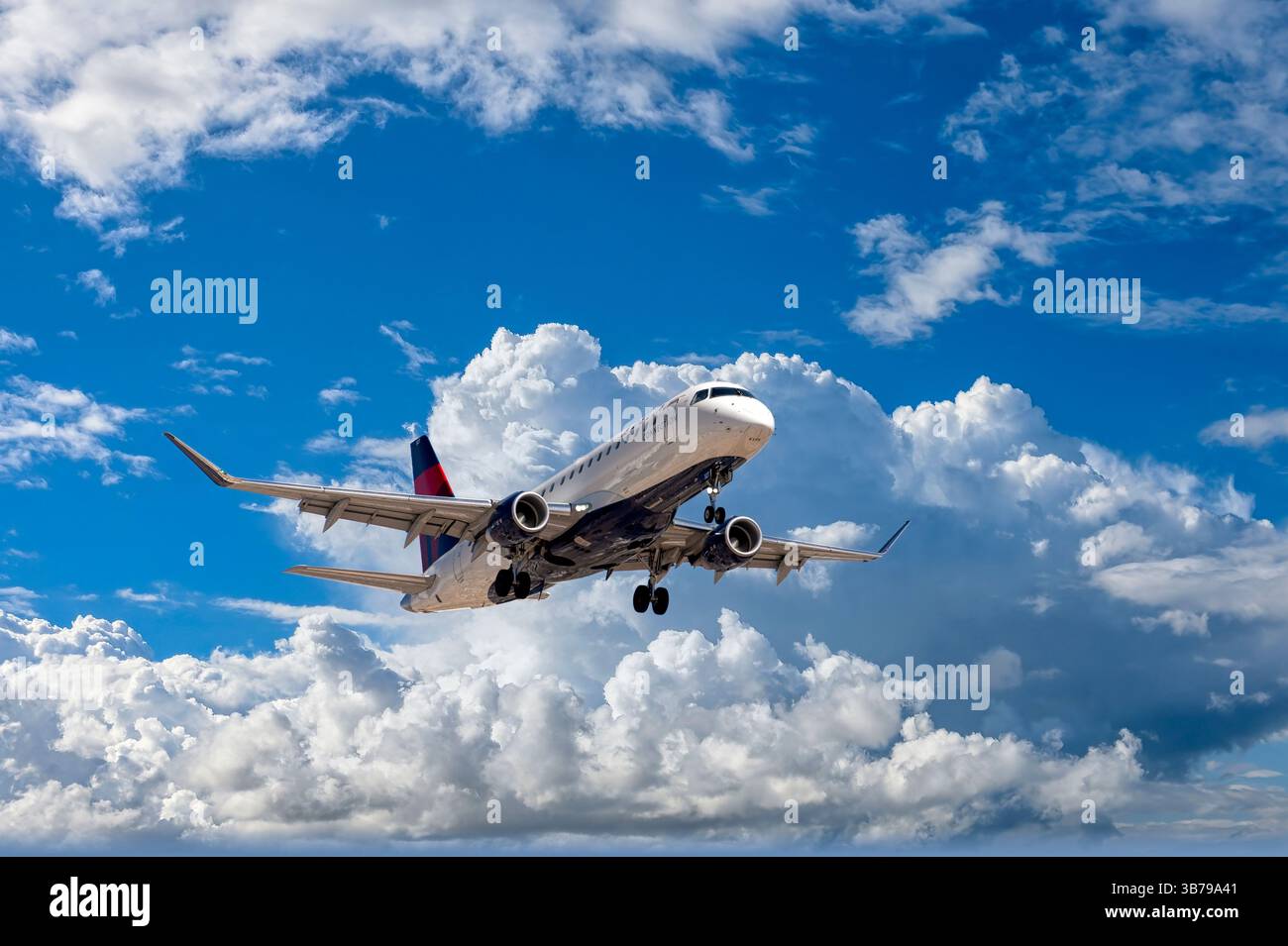Delta Airlines Embraer E175LR jet plane Stock Photo - Alamy