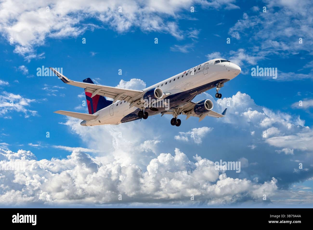 Delta Airlines Embraer E175LR jet plane Stock Photo - Alamy