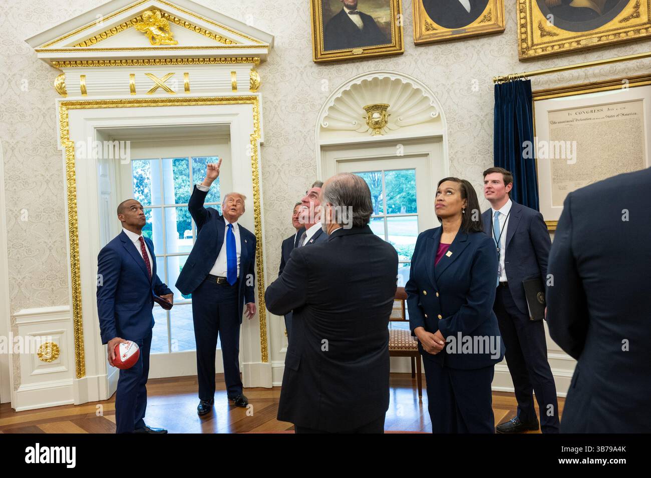 President Donald Trump points out renovations to the Oval Office after ...