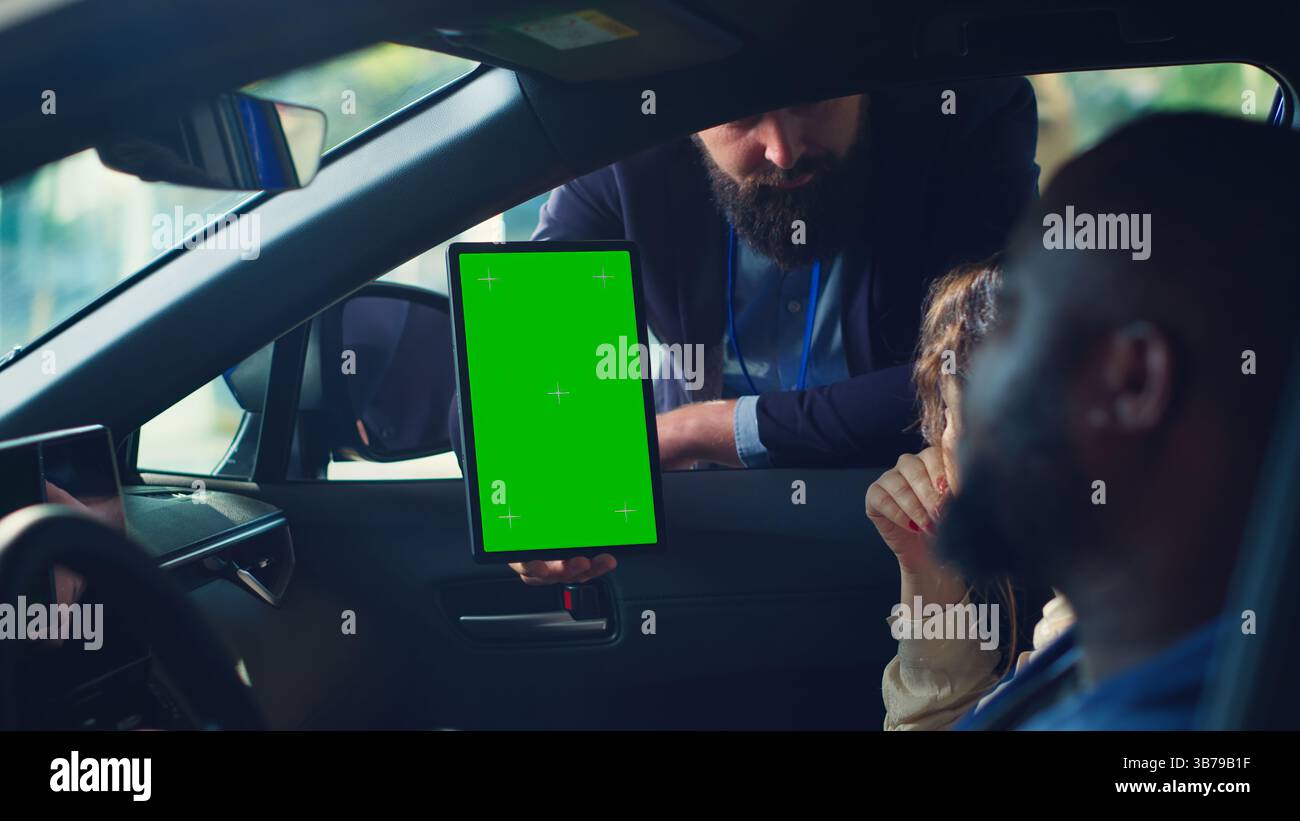 Showroom salesman showing stat hi-res stock photography and images - Alamy