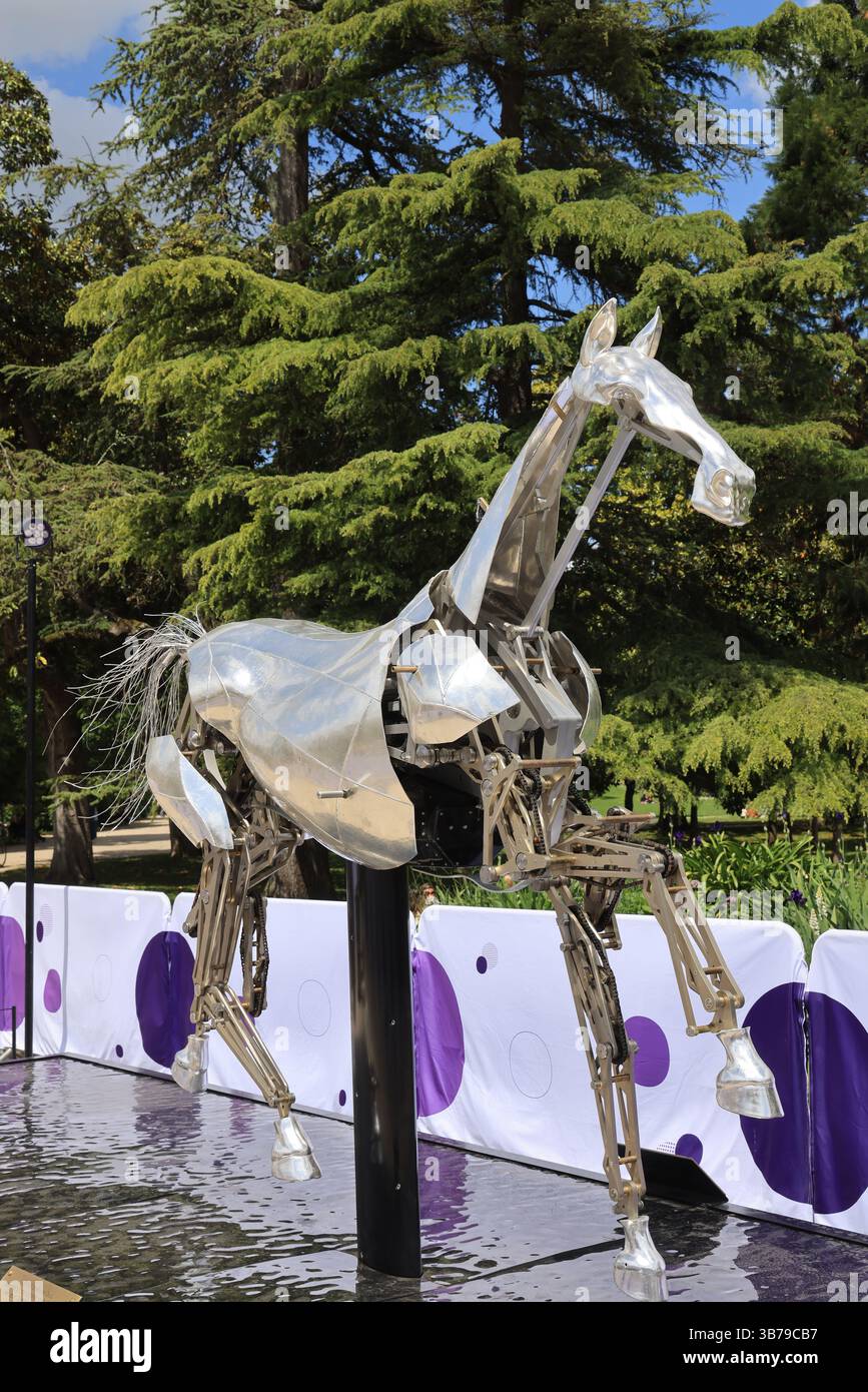 Exhibition in Bordeaux of Zeus, the Metallic Horse that galloped on the ...