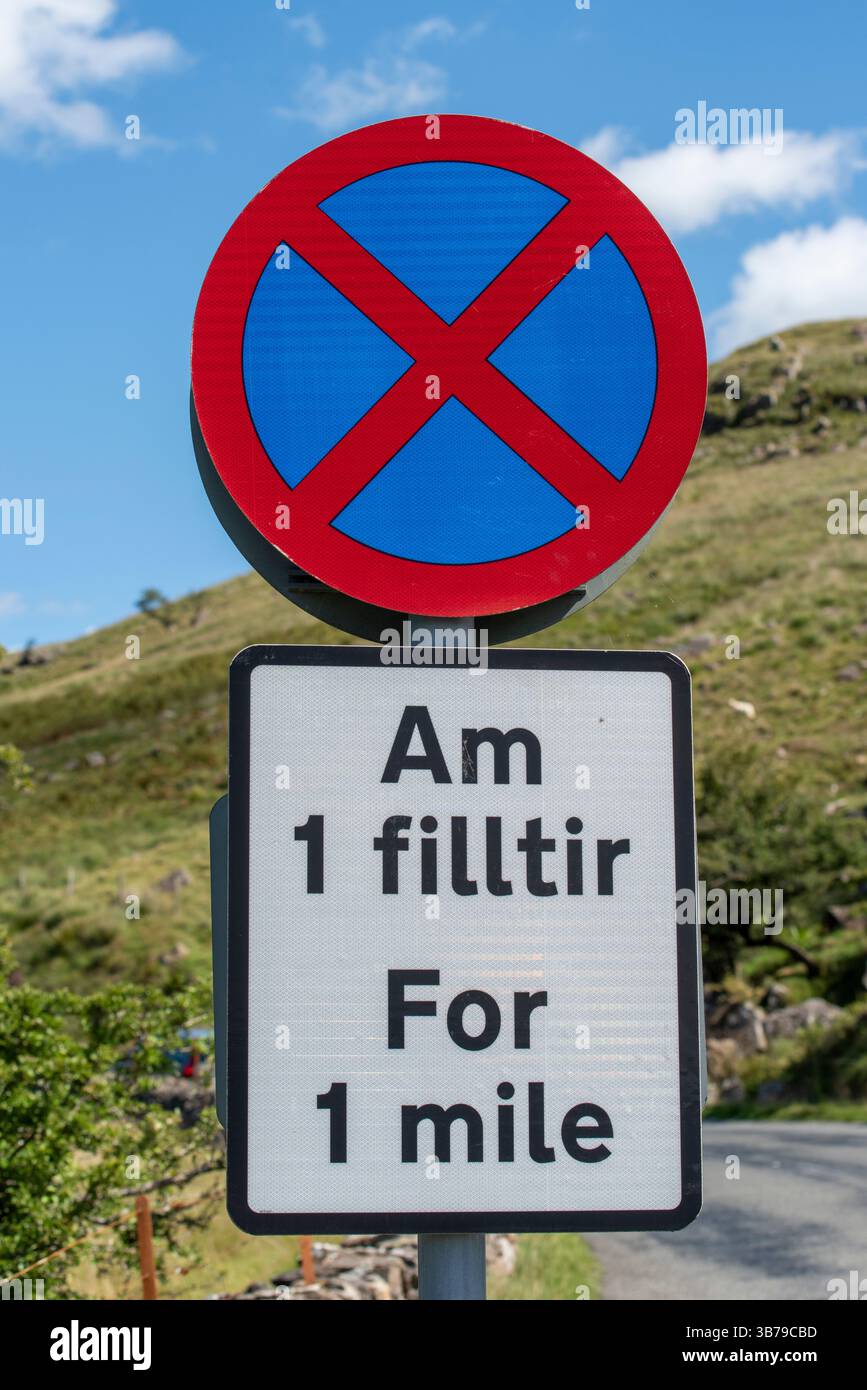 Bilingual road sign in Wales Stock Photo - Alamy