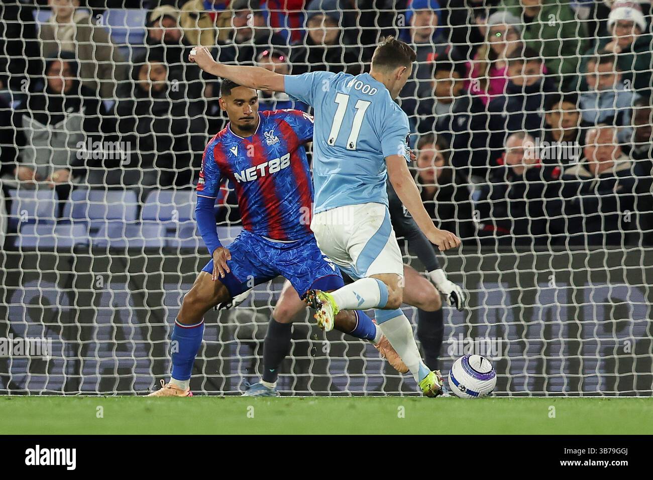 Chris wood goal nottingham forest hi-res stock photography and images ...