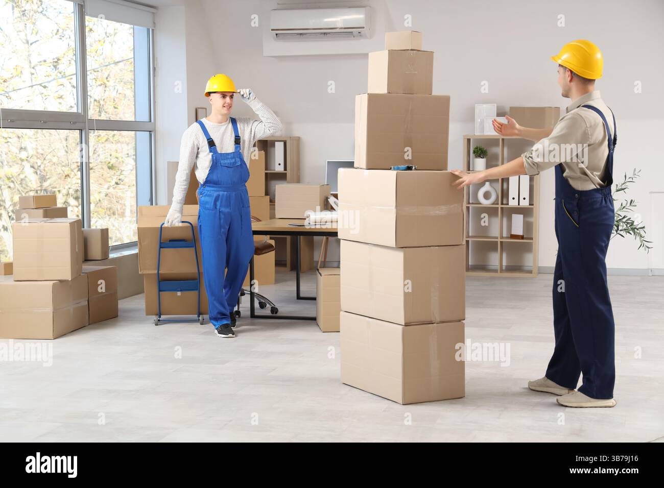 Male loaders hi-res stock photography and images - Alamy