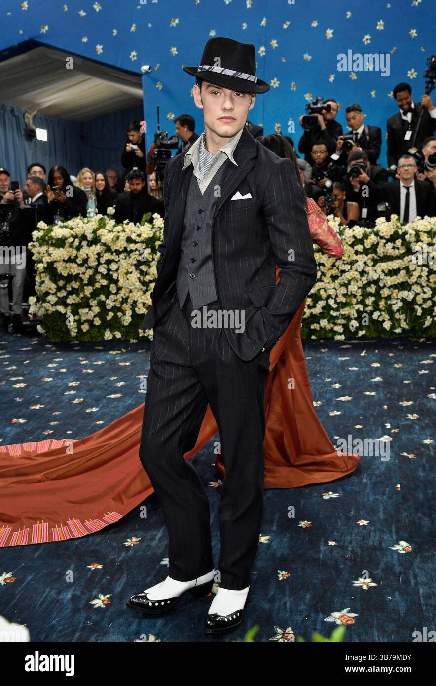 Louis Partridge attends The Metropolitan Museum of Art's Costume ...