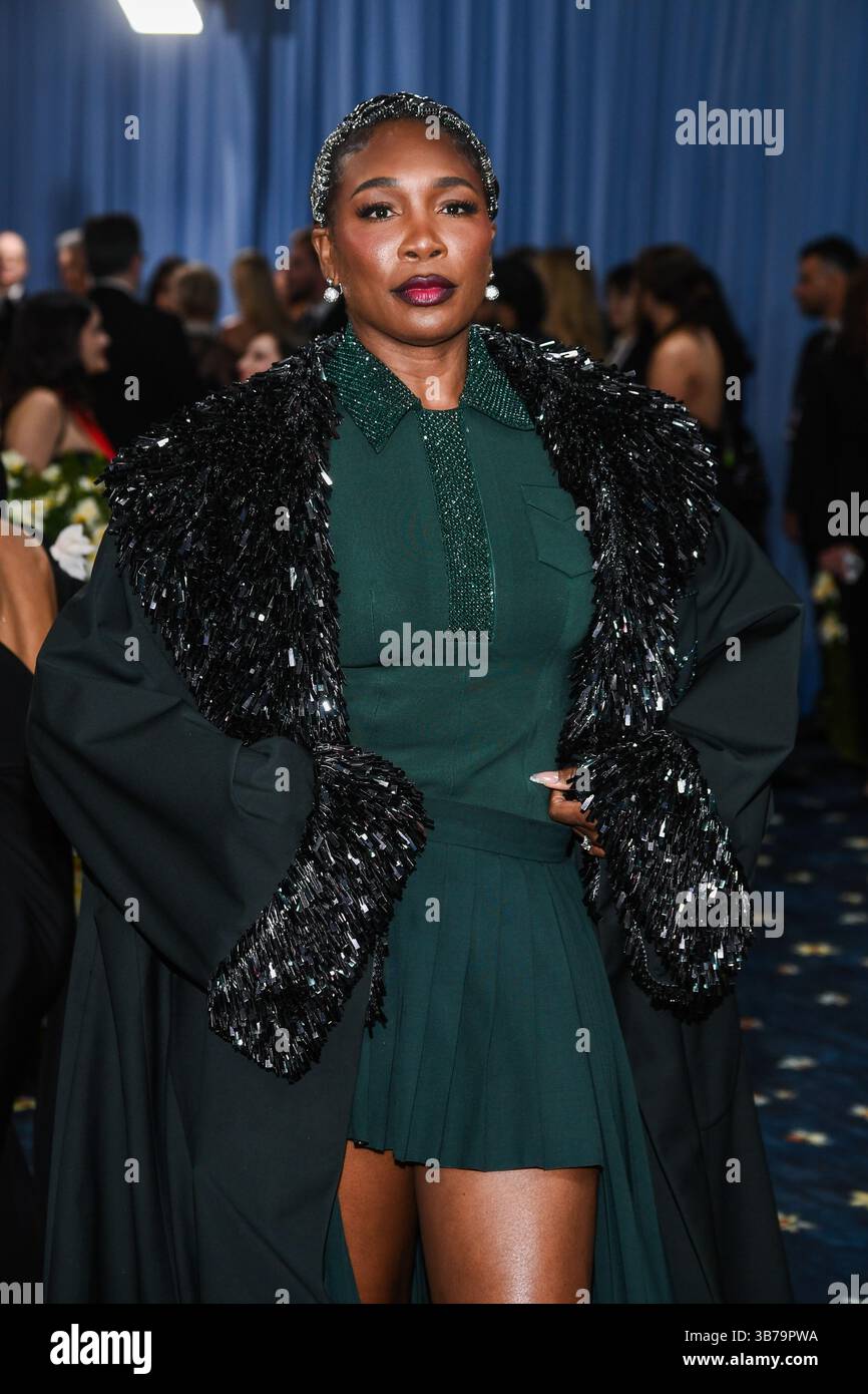 New York, USA. 05th May, 2025. Venus Williams walking on the red carpet ...