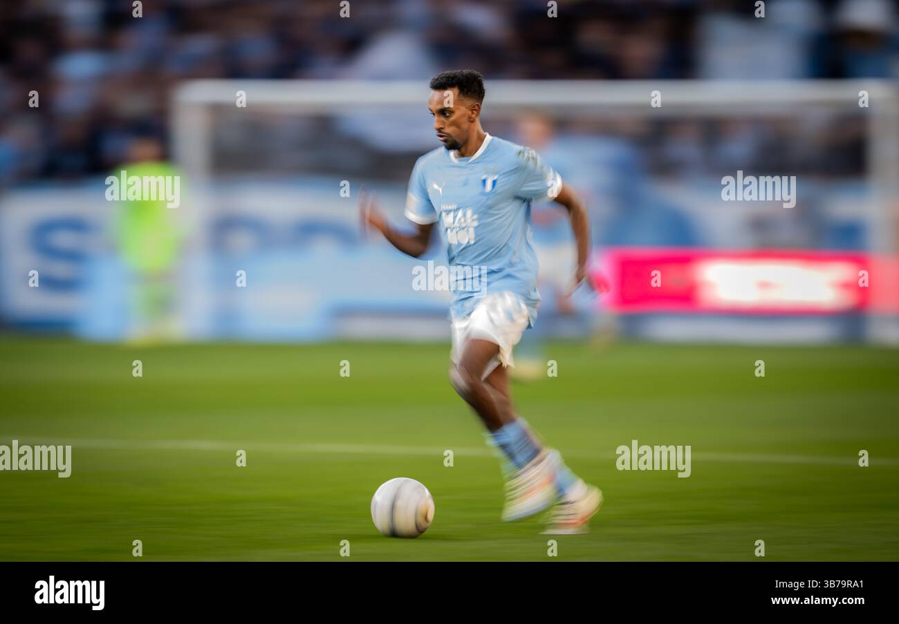 250505 Malmö FFs Taha Ali under fotbollsmatchen i Allsvenskan mellan ...
