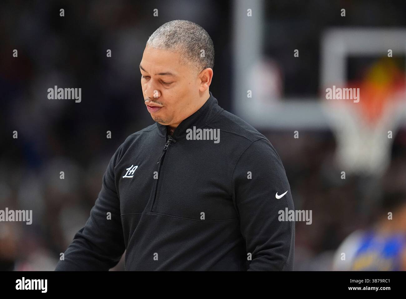 Los Angeles Clippers head coach Tyronn Lue () in the second half of ...