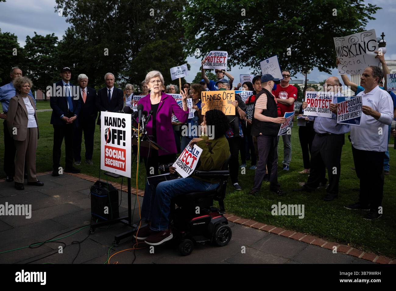 Sen. Elizabeth Warren (D-Mass.) speaks alongside other Democratic ...