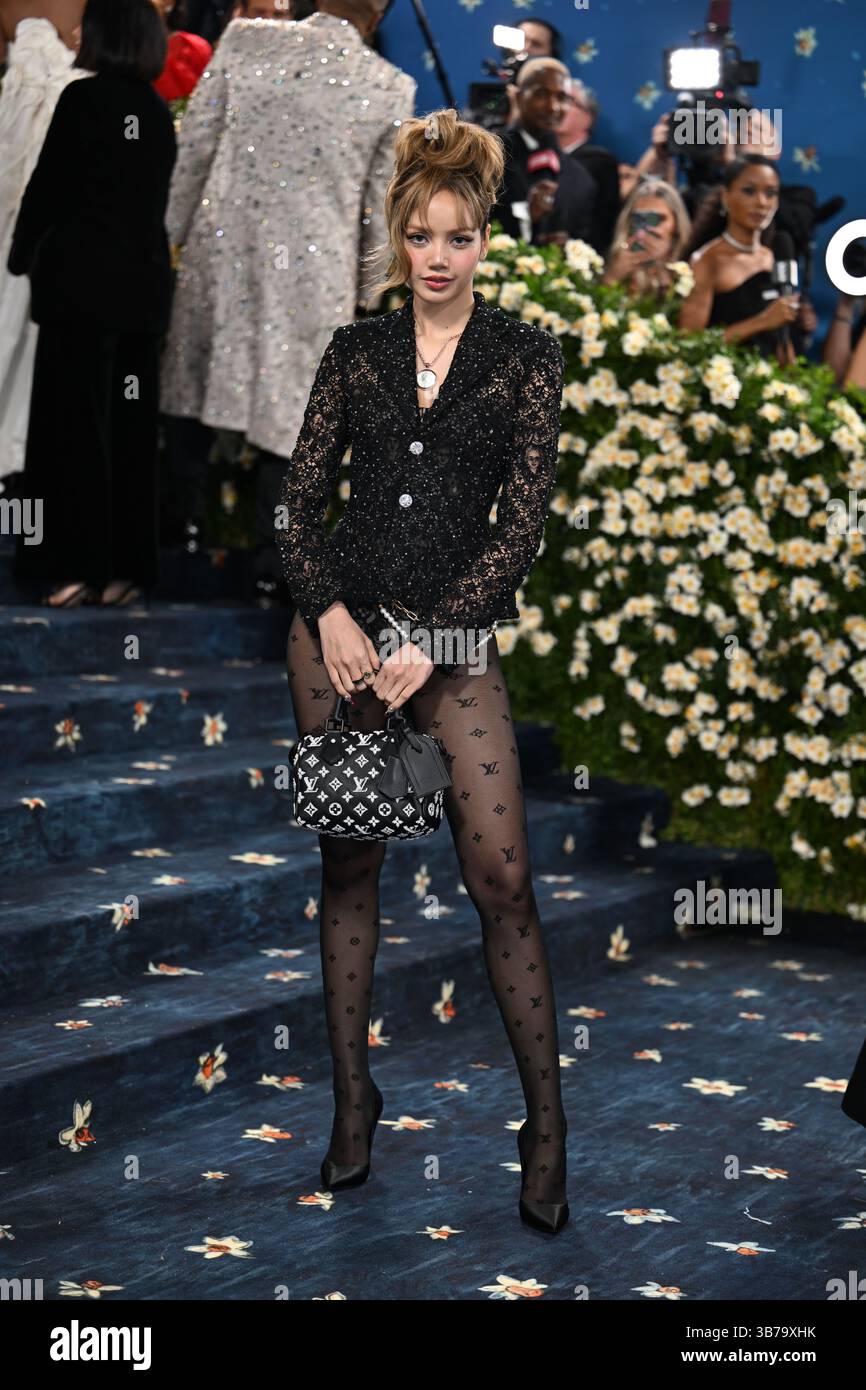 Lalisa Manobal, also known as Lisa, attending the Metropolitan Museum ...