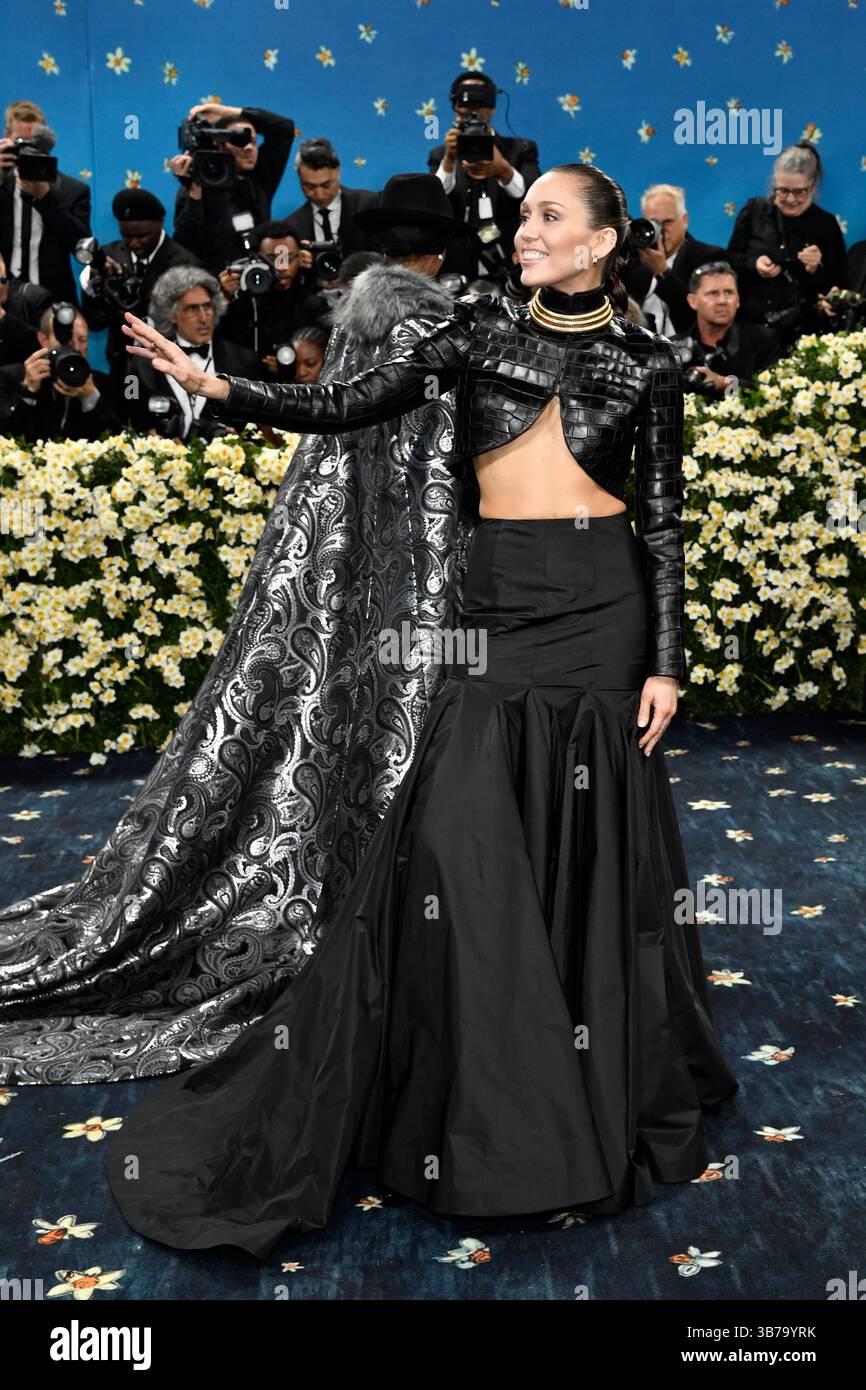 Miley Cyrus attends The Metropolitan Museum of Art's Costume Institute ...