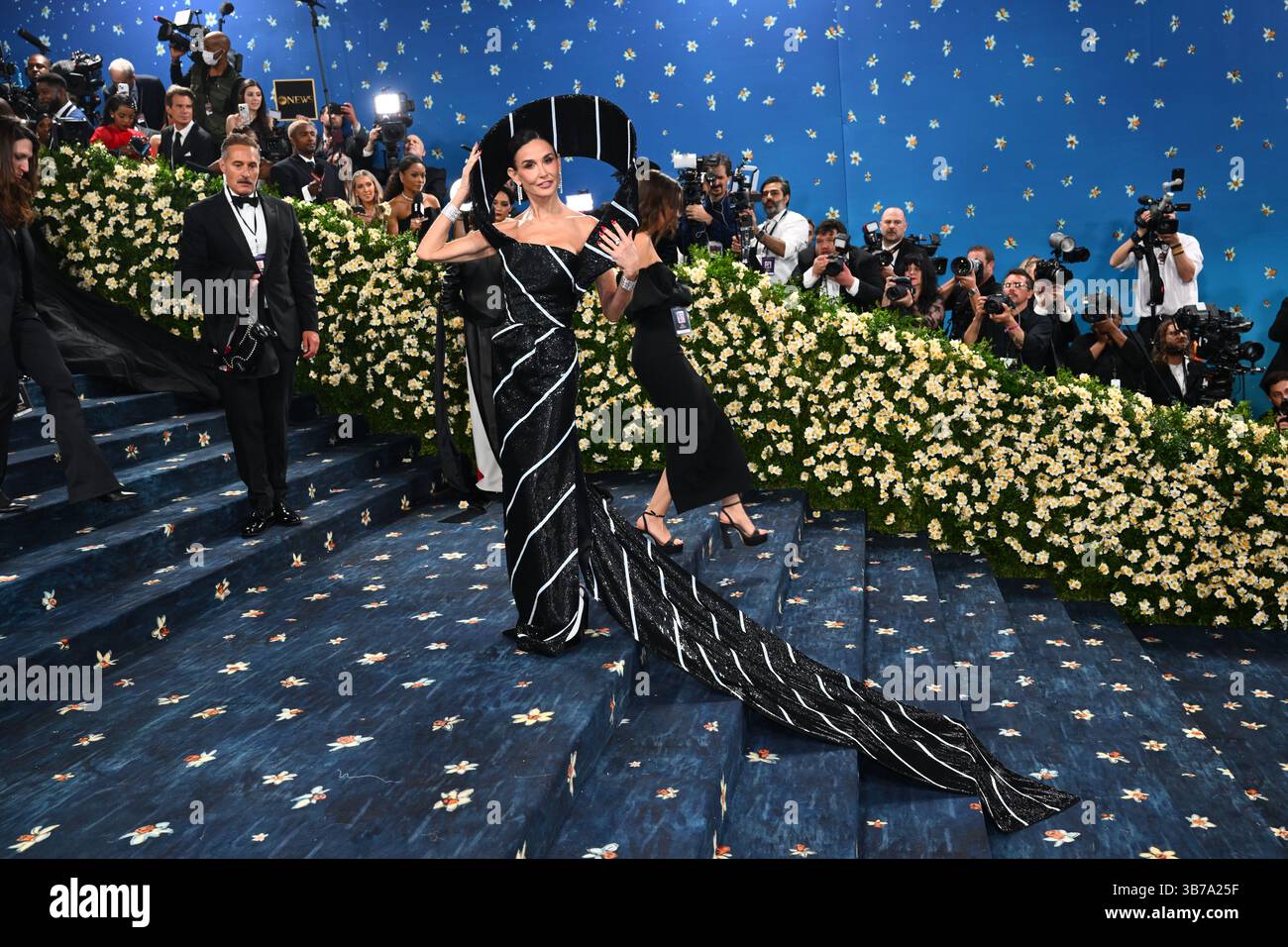 Demi Moore attending the Metropolitan Museum of Art Costume Institute ...