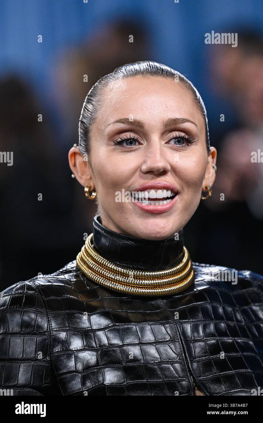 New York, USA. 05th May, 2025. Miley Cyrus walking on the red carpet at ...