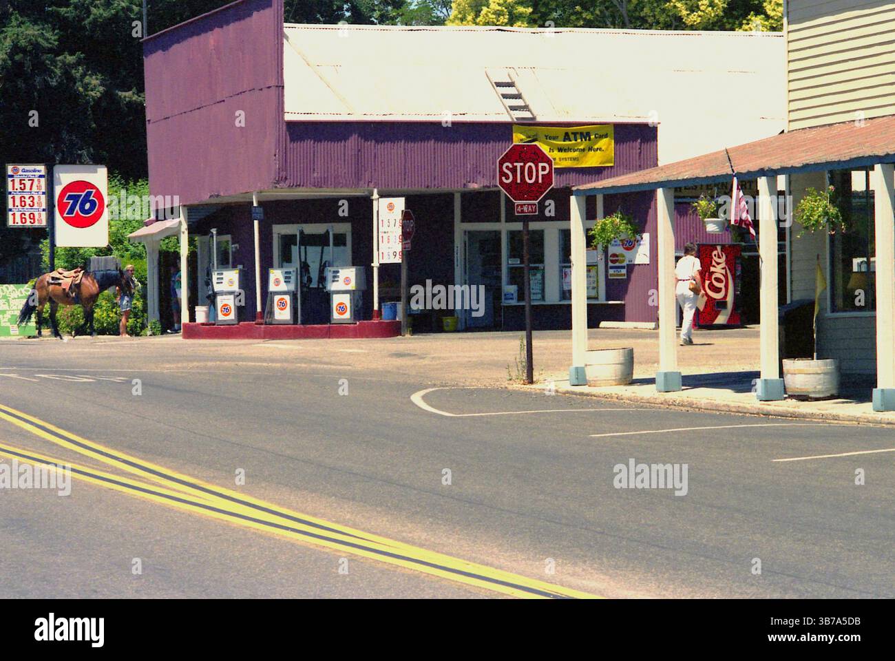 76 gas station hi-res stock photography and images - Alamy